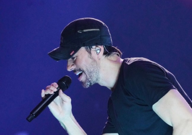 Enrique Iglesias Performs First of Two Sold-Out Hometown Shows in Miami ...