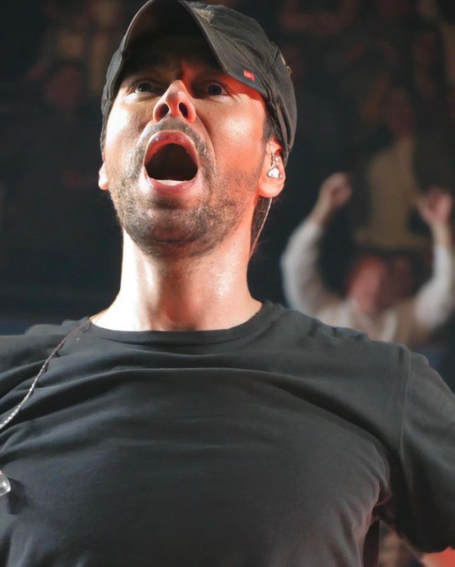 Enrique Iglesias’ Epic Performance at Paycom Center on the Trilogy Tour ...