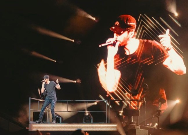 Enrique Iglesias Ignites PNC Arena in Raleigh, NC on the Trilogy Tour ...